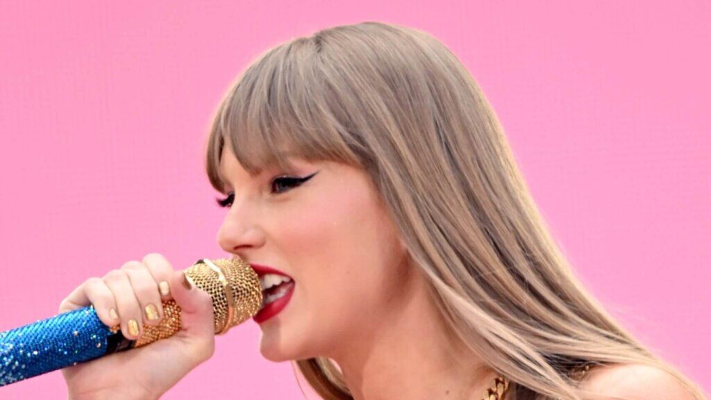 Taylor Swift Surprises Fans at TEU Concert | What’s Trending