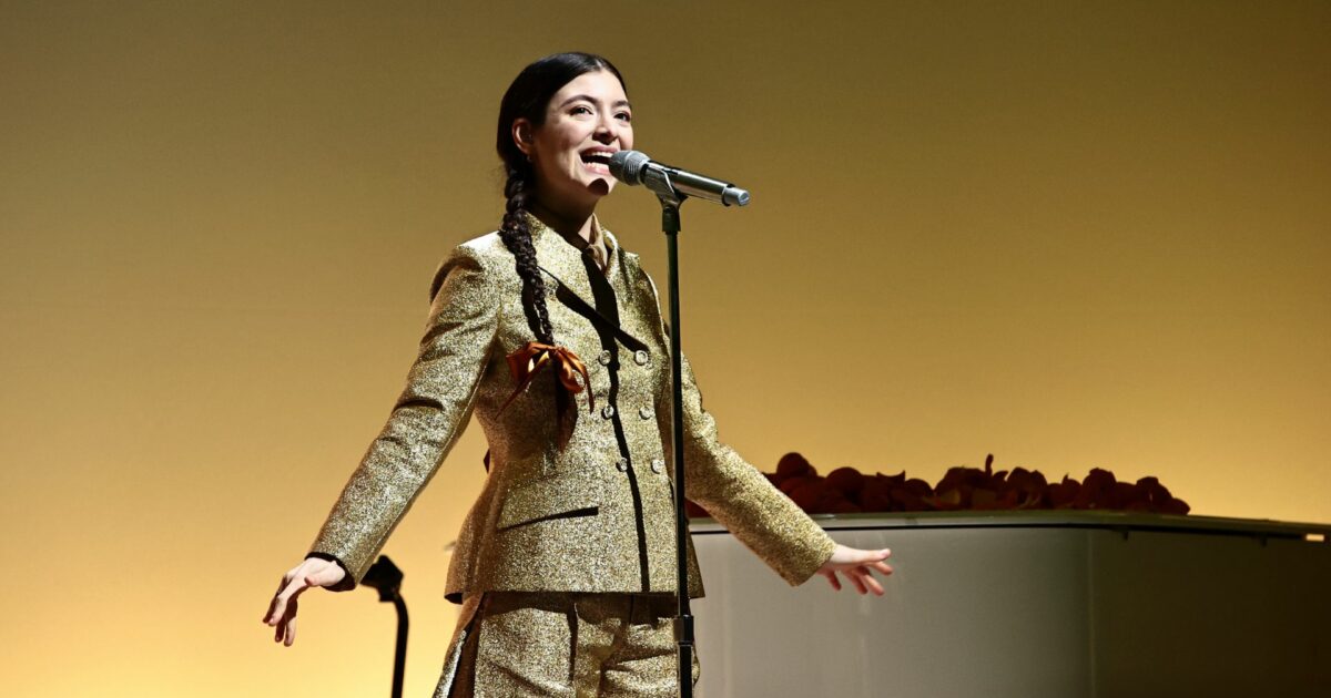 Lorde Shushing Fans At Her Concerts Has Gone Viral In Memes