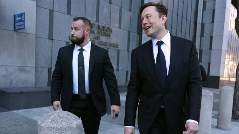 Elon Musk’s Bodyguards Follow the CEO All Over Twitter HQ Including the ...