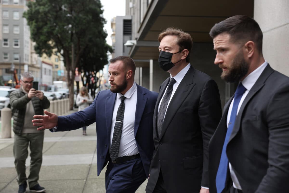 Elon Musk’s Bodyguards Follow the CEO All Over Twitter HQ Including the ...