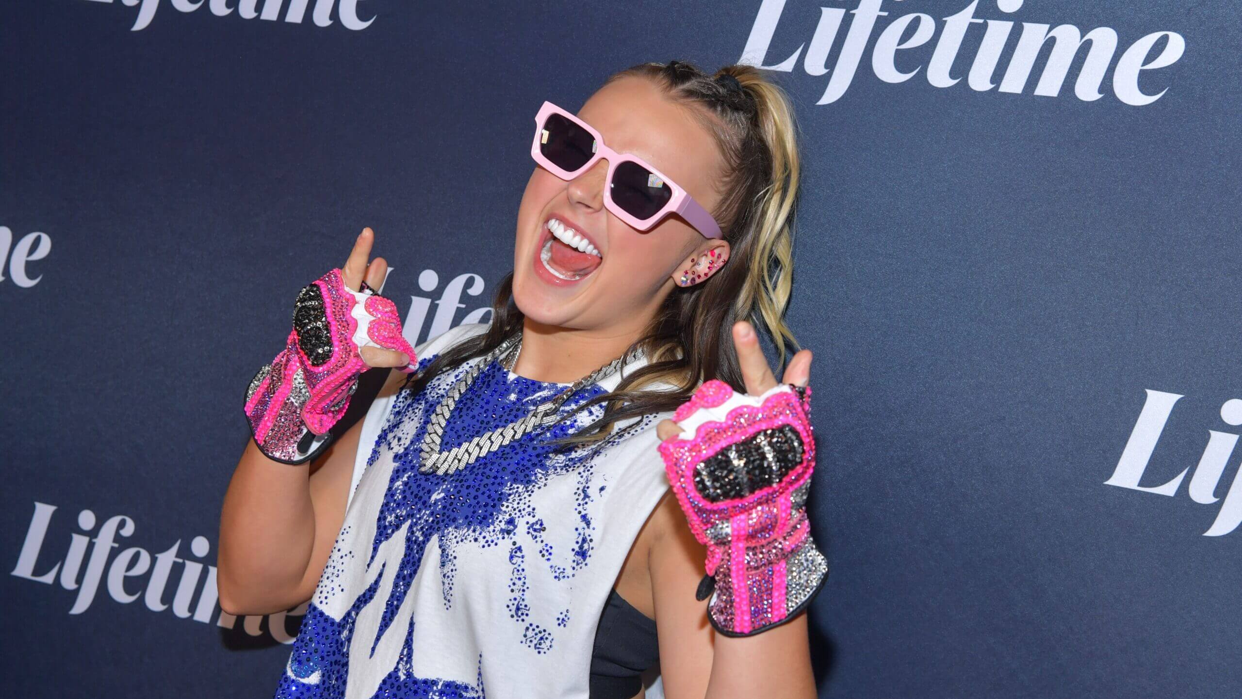 JoJo Siwa Reveals Her Home Was Swatted Again In New Interview | What's ...